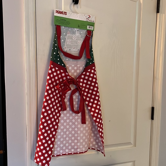 Peanuts | Dining | Brand New Snoopy Peanuts Holiday Apron | Poshmark